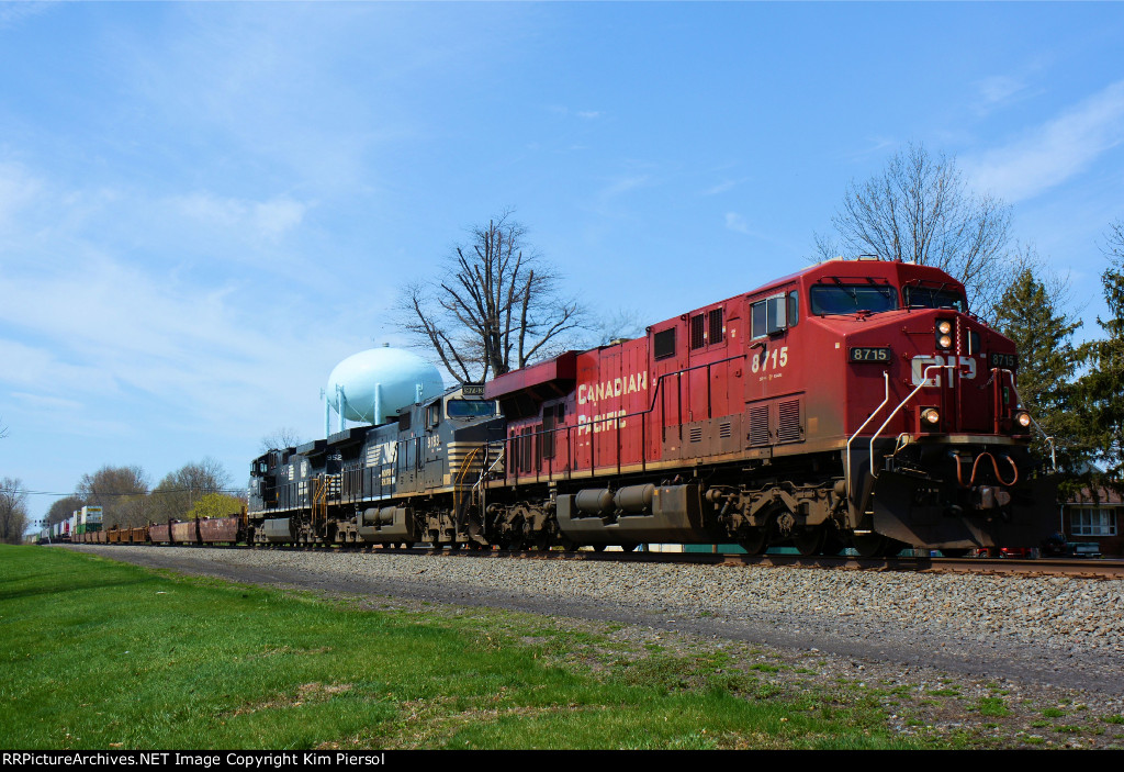 CP 8715 NS Train 212